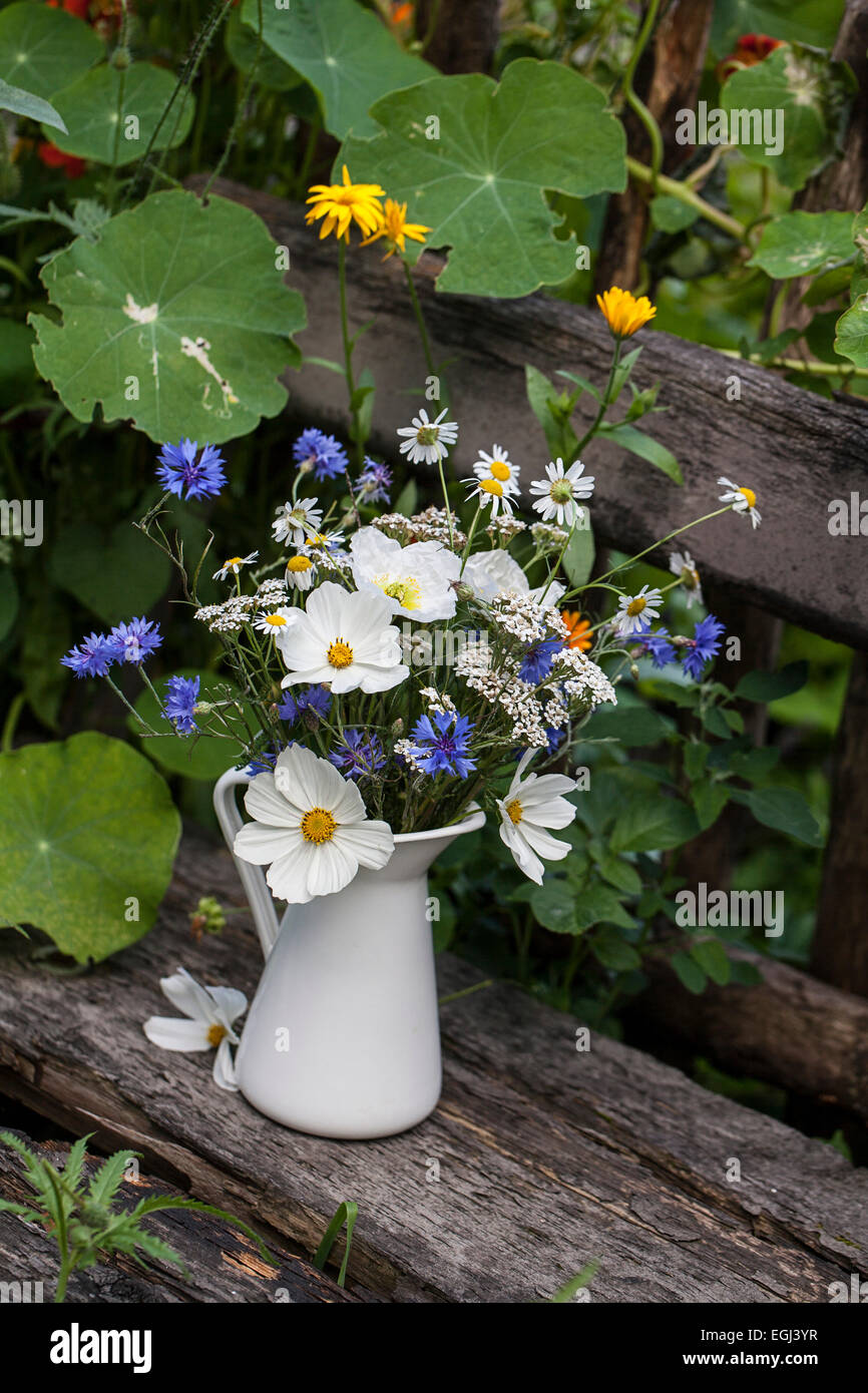 Bouquet, summer flowers, bank Stock Photo - Alamy