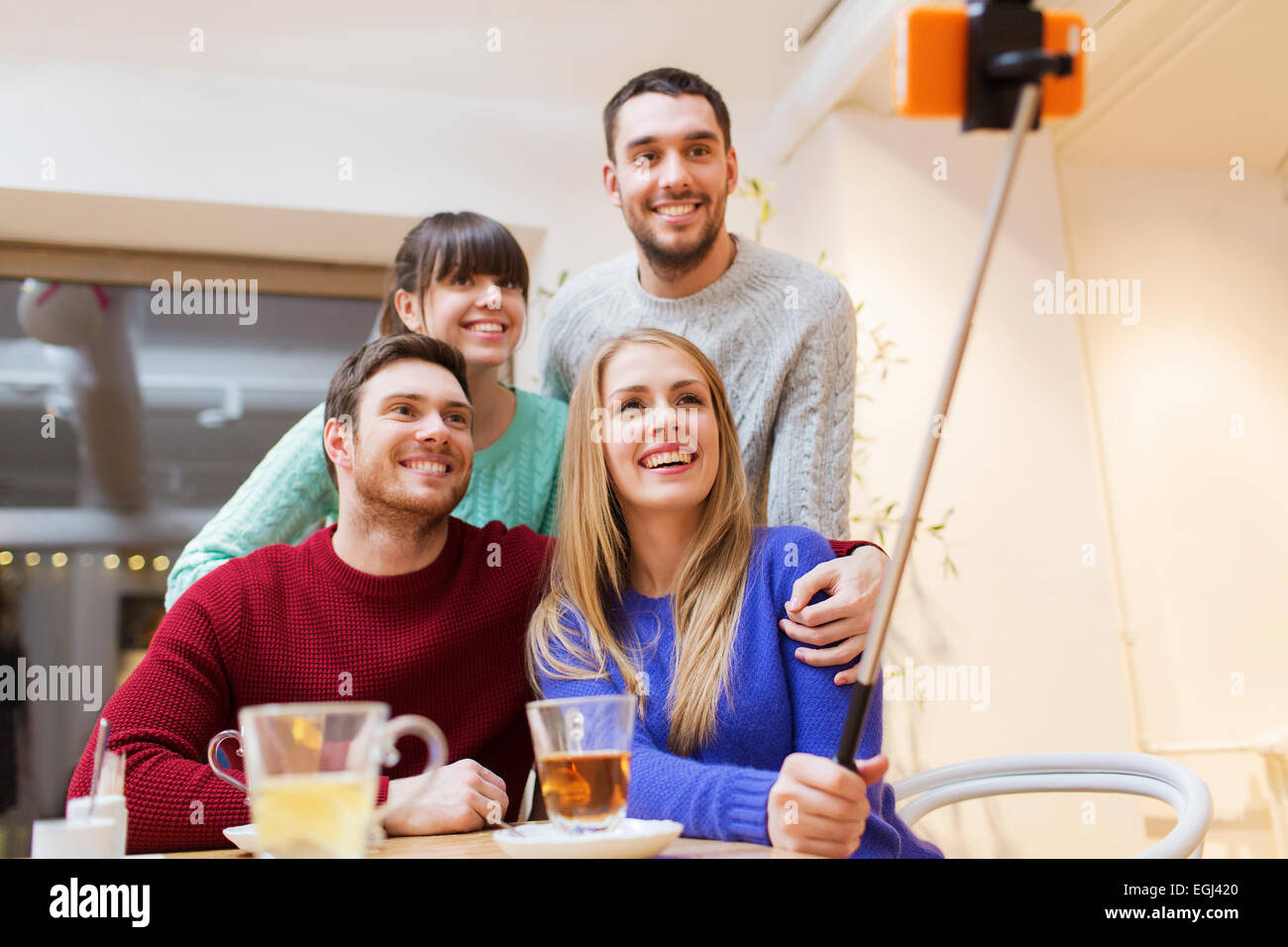 Hot women group selfie hi-res stock photography and images - Alamy
