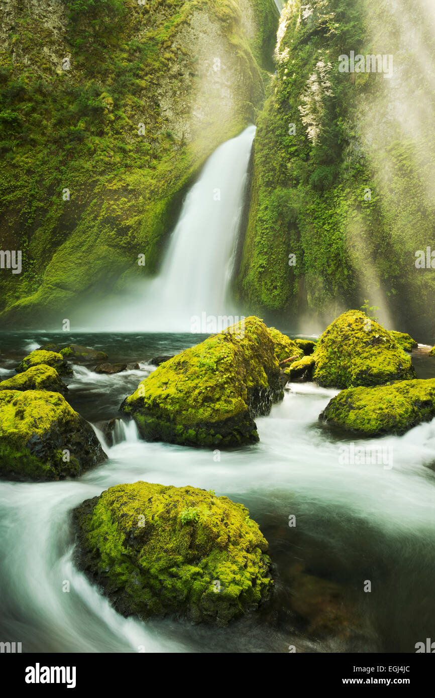 The USA, America, Columbia River Gorge, waterfall, Wahclella Fall, rays ...