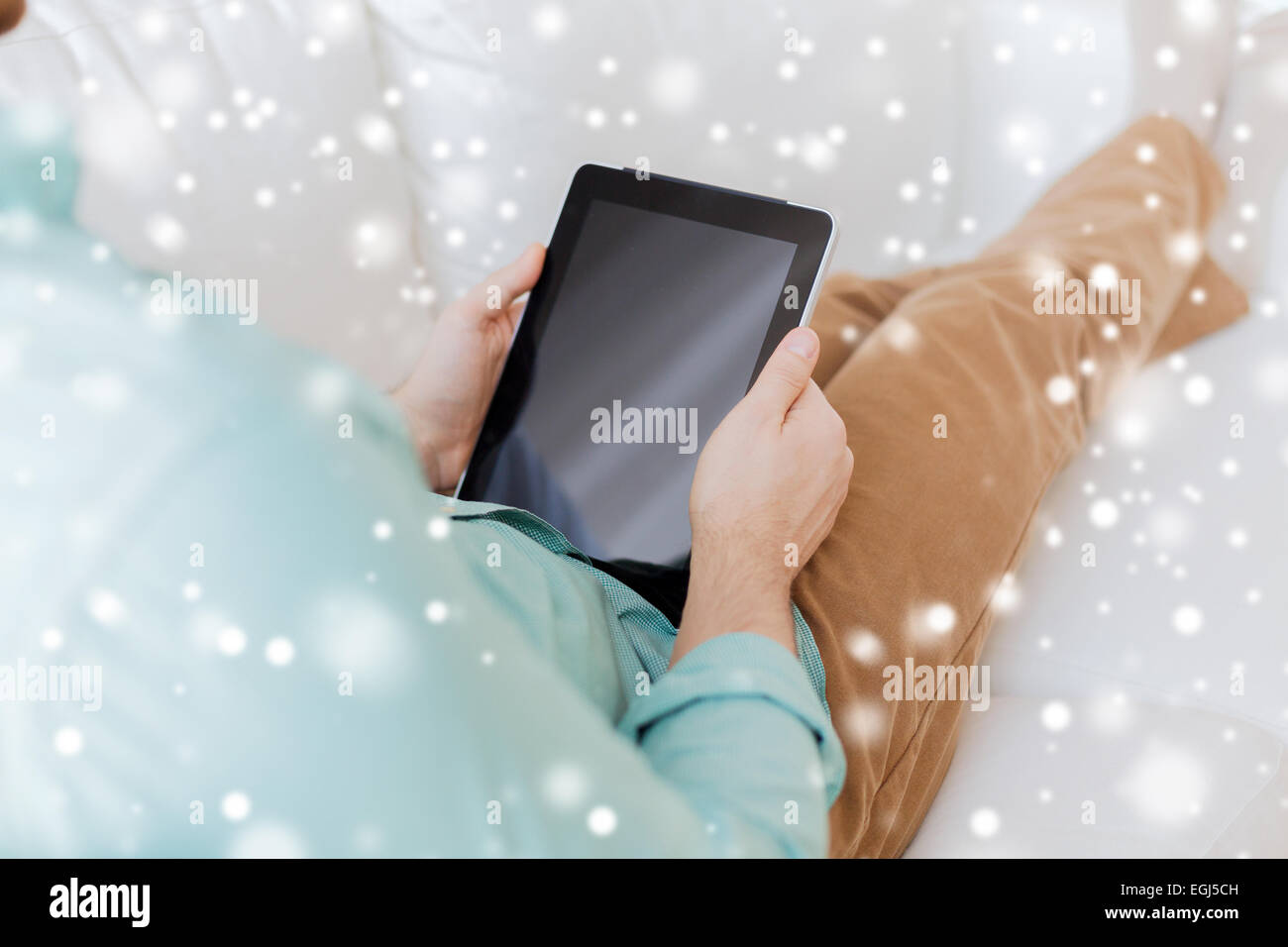 Man watching computer screen hi-res stock photography and images - Alamy