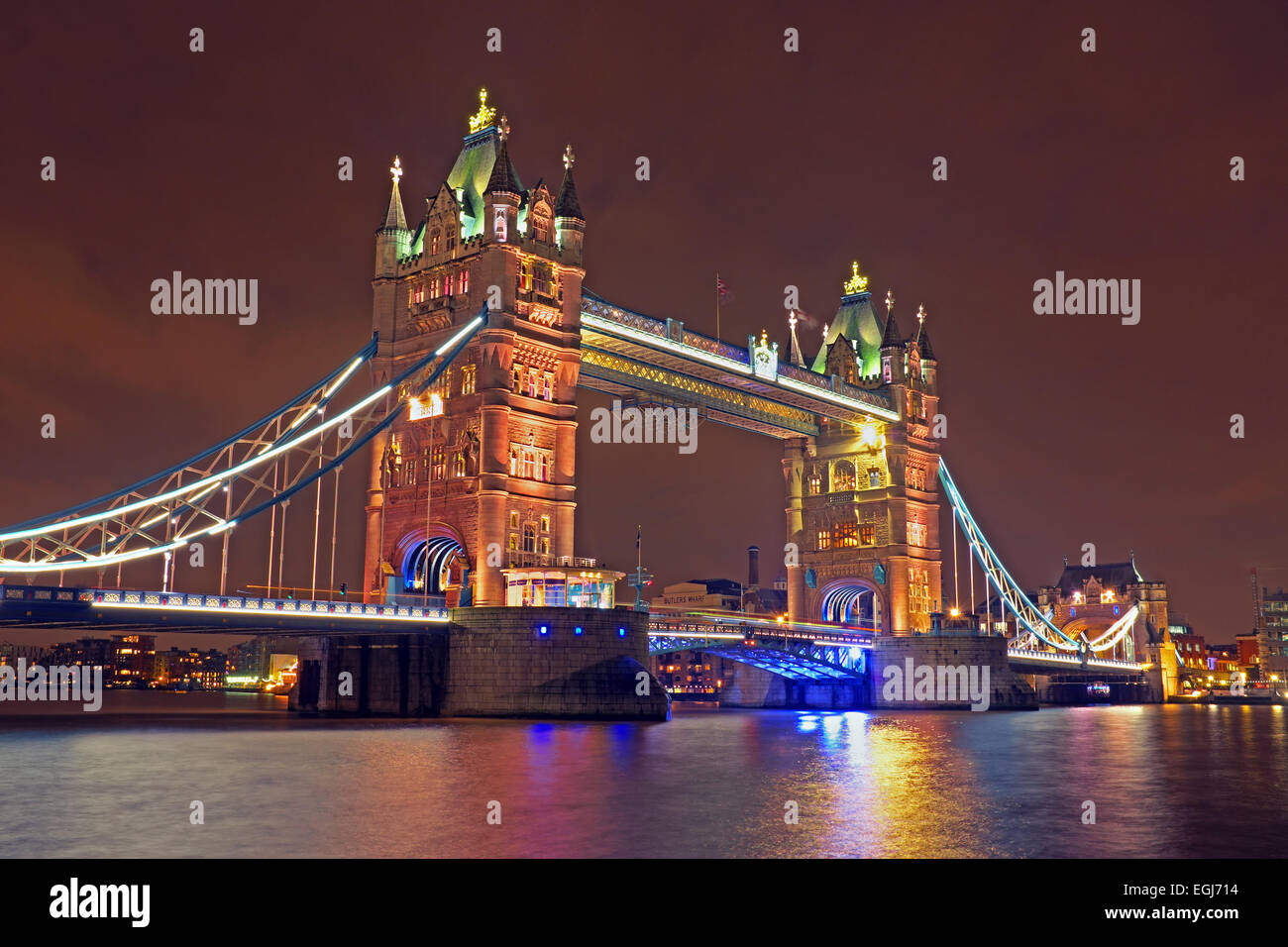 Medieval london bridge hi-res stock photography and images - Alamy
