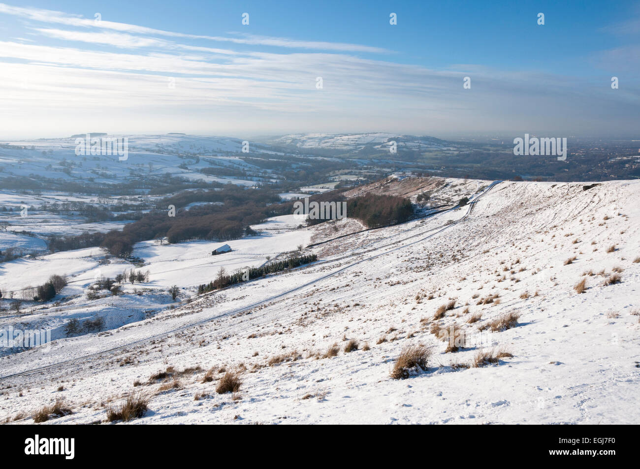 English village snow scene hi-res stock photography and images - Alamy