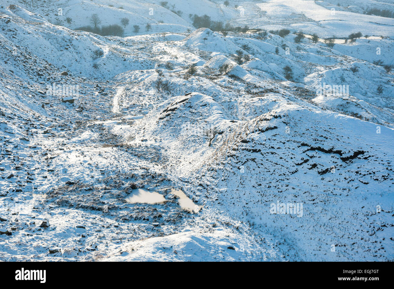 English village snow scene hi-res stock photography and images - Alamy