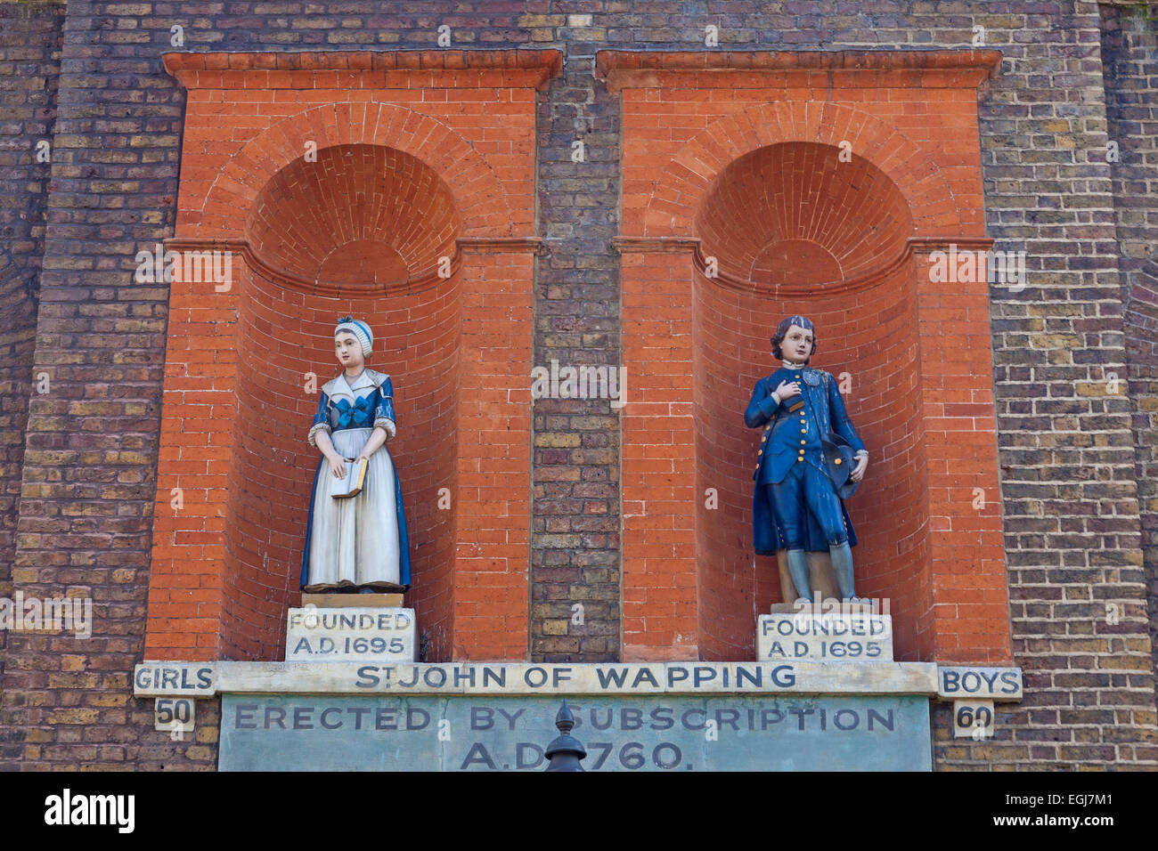 London, Wapping Figures on St John's Old School in Scandrett Street ...