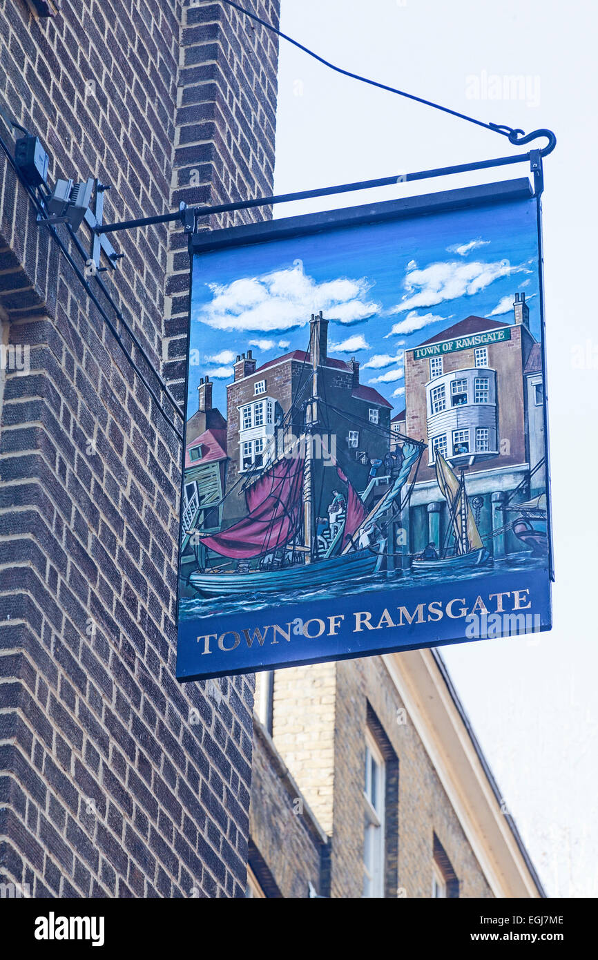 Wapping hi-res stock photography and images - Alamy