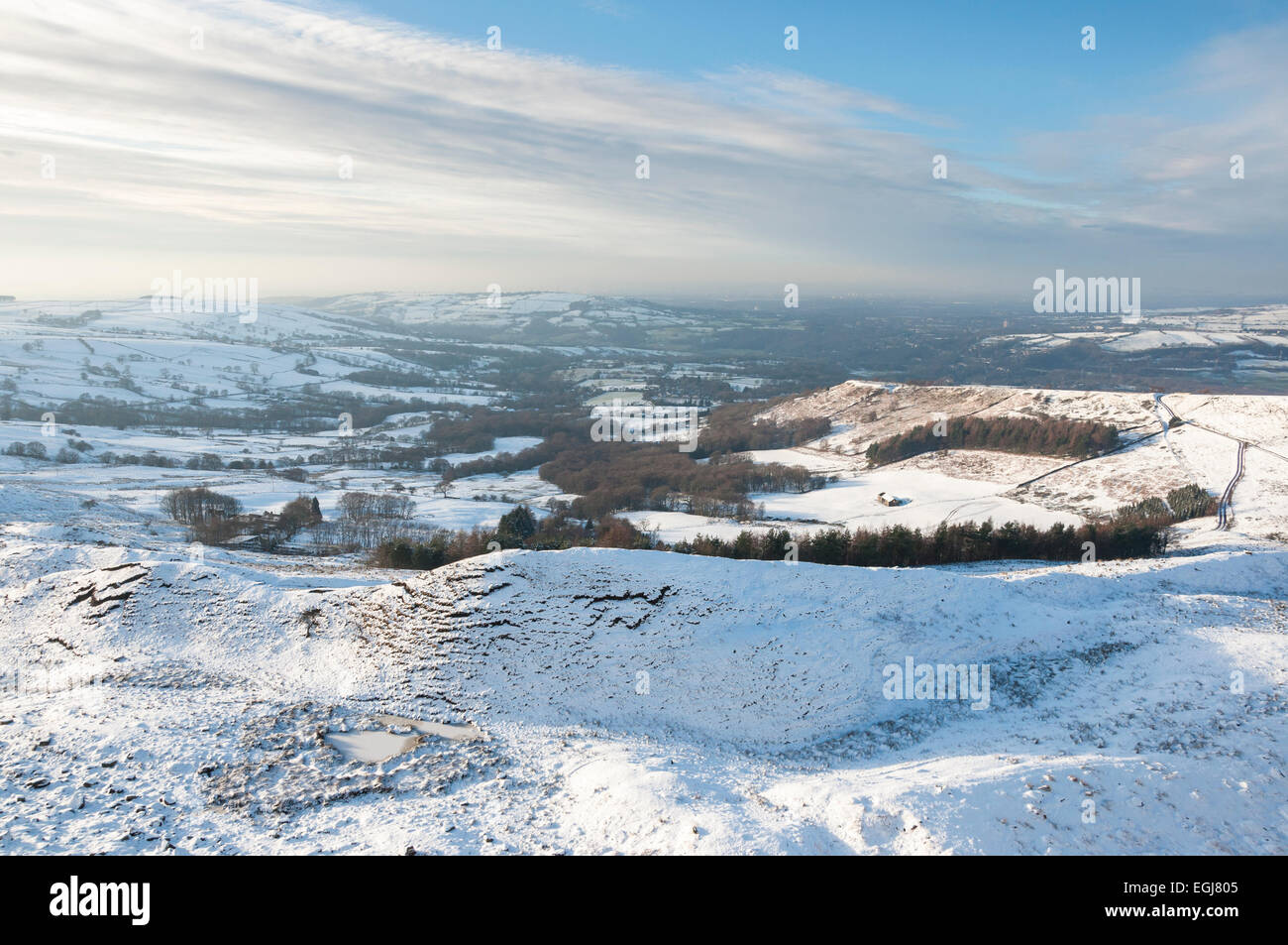 English village snow scene hi-res stock photography and images - Alamy