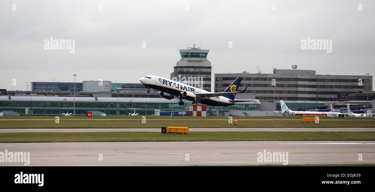 Ryanair uk boeing 737 hi-res stock photography and images - Alamy