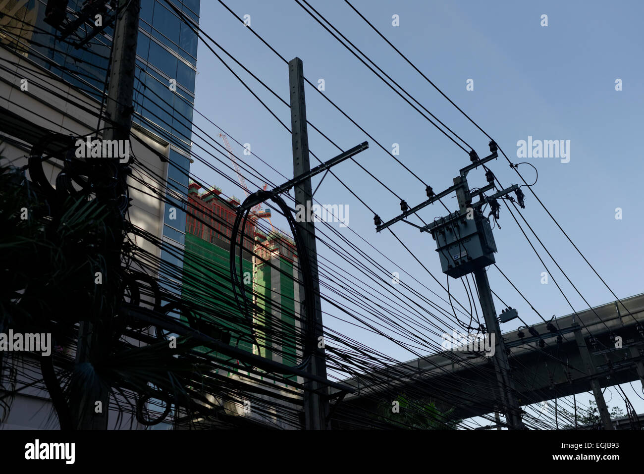 Messy cables and wires hi-res stock photography and images - Alamy
