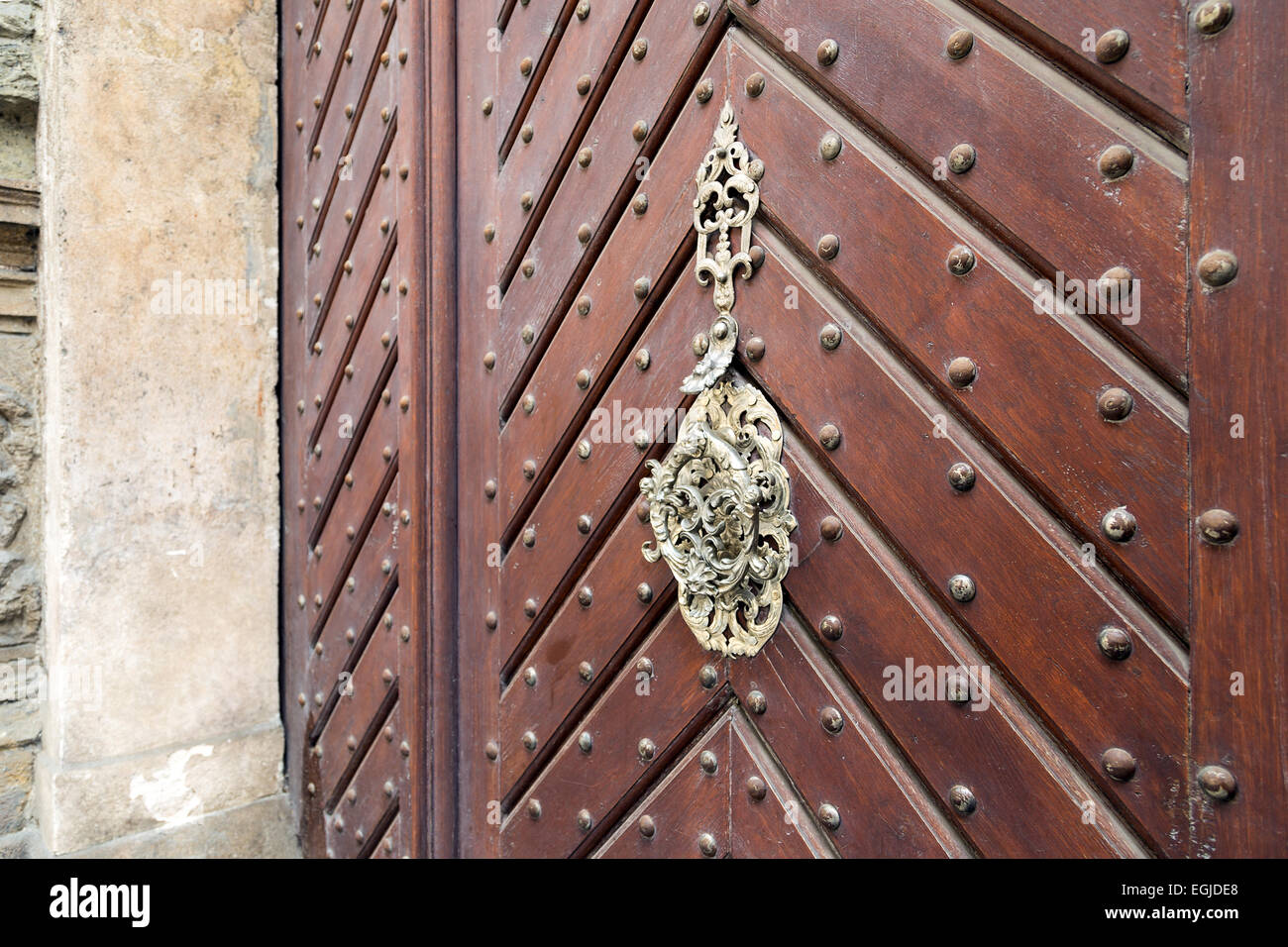 door brown antique closed texture Stock Photo - Alamy
