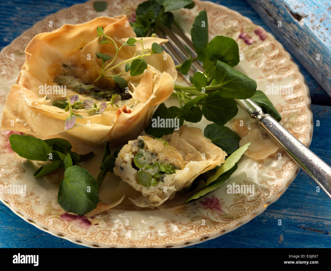 Phyllo pastry hi-res stock photography and images - Alamy