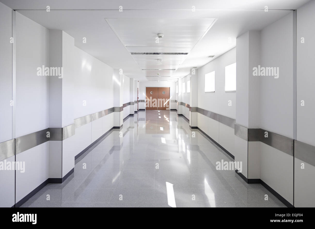 Deep hospital corridor, detail of a white corridor in a hospital ...