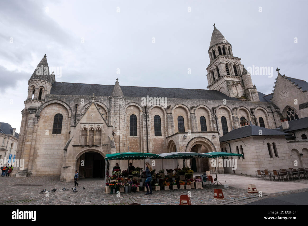 Flower vendor in Place Charles de Gaulle, with Notre Dame La Grande ...