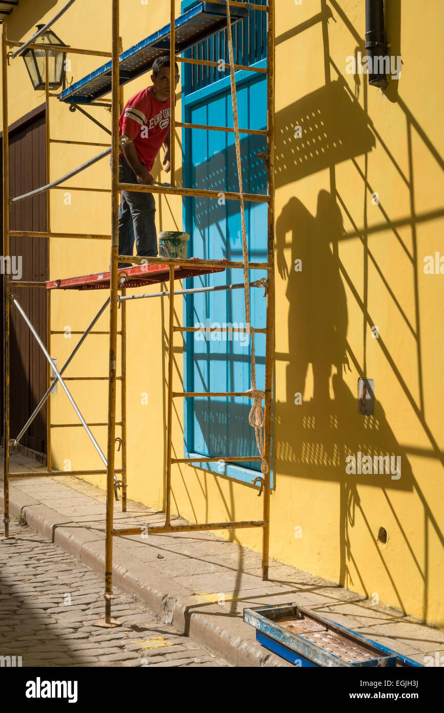 Unsafe scaffolding hi-res stock photography and images - Alamy