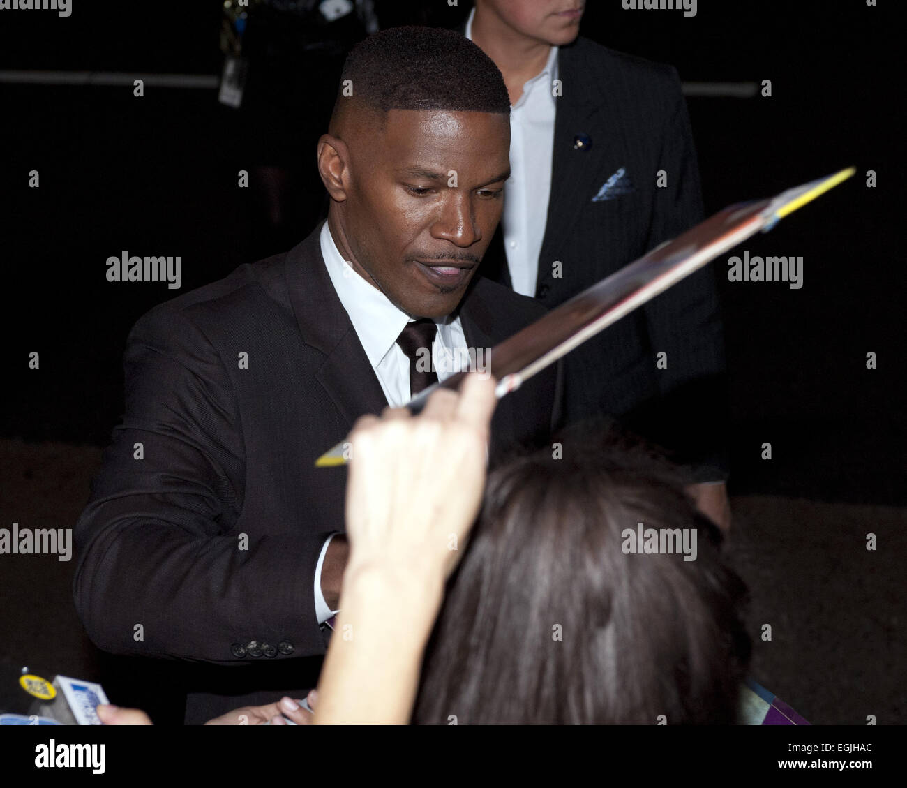 Signing photos hi-res stock photography and images - Alamy