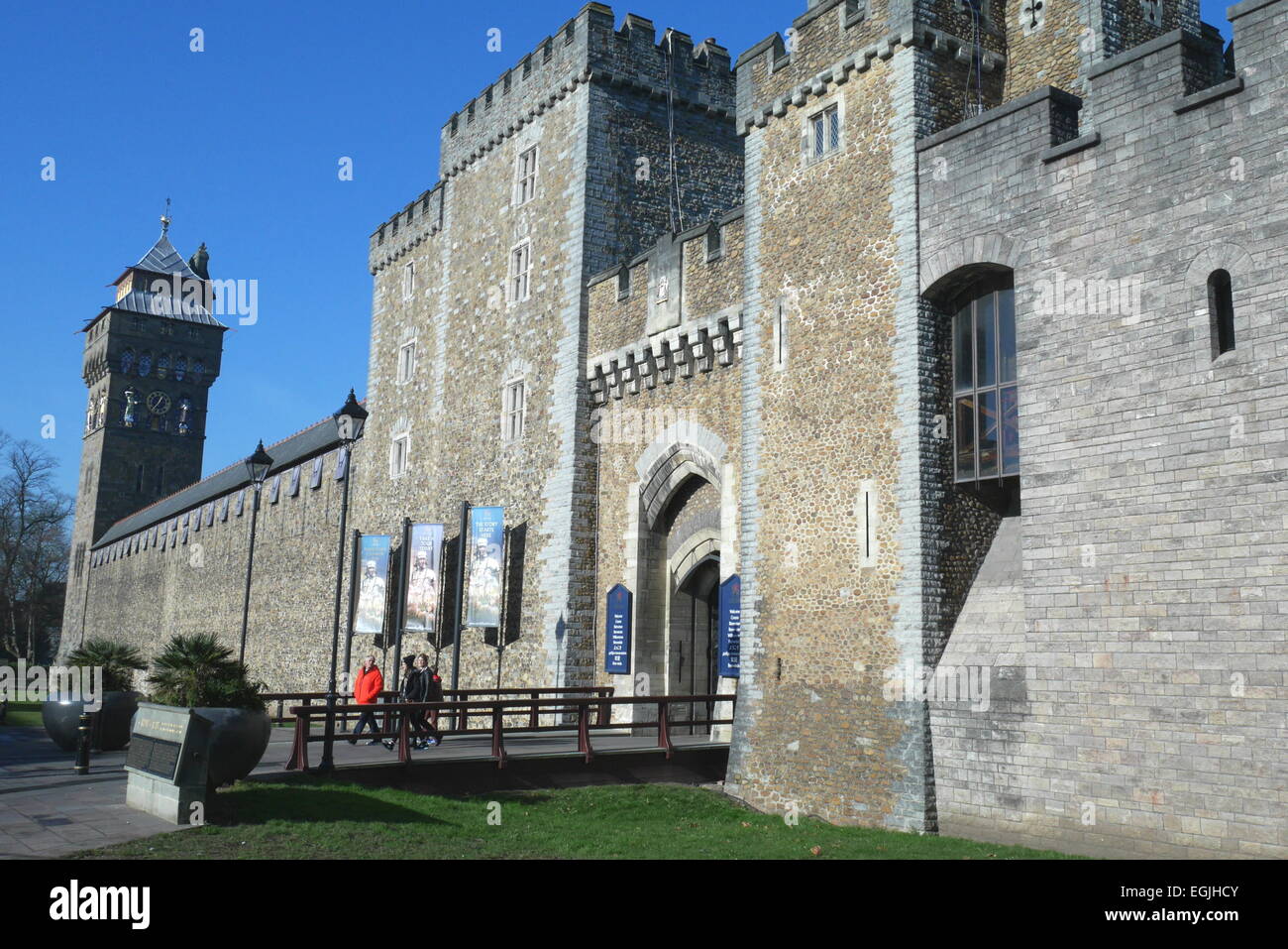 Cardiff castle hi-res stock photography and images - Alamy