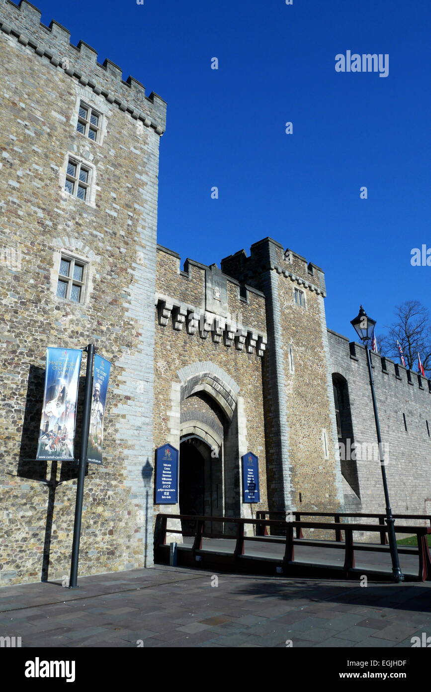 Cardiff castle wales hi-res stock photography and images - Alamy