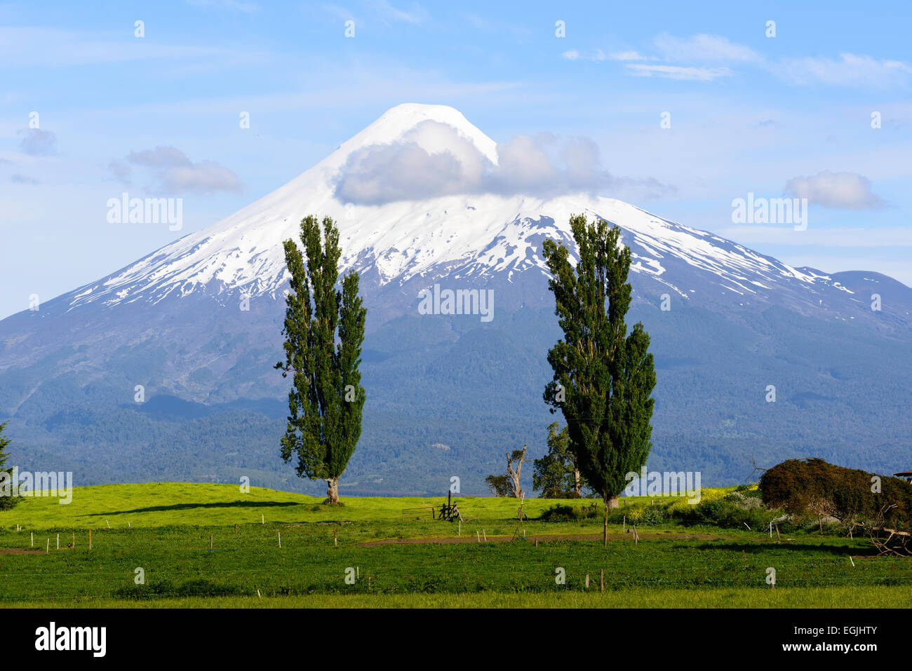 Volcano chile hi-res stock photography and images - Alamy