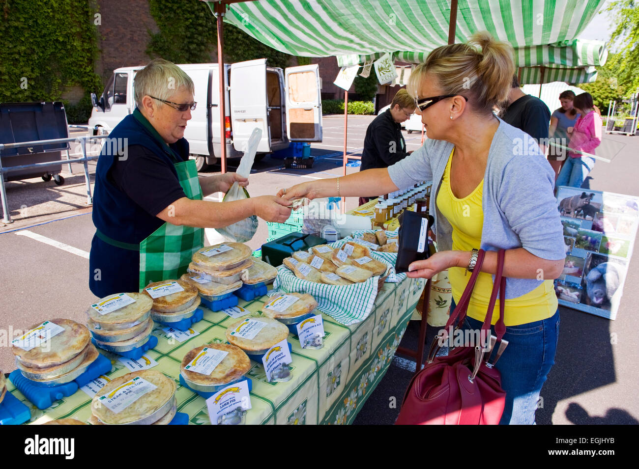 woman buying home made pies at a farmers market Stock Photo - Alamy