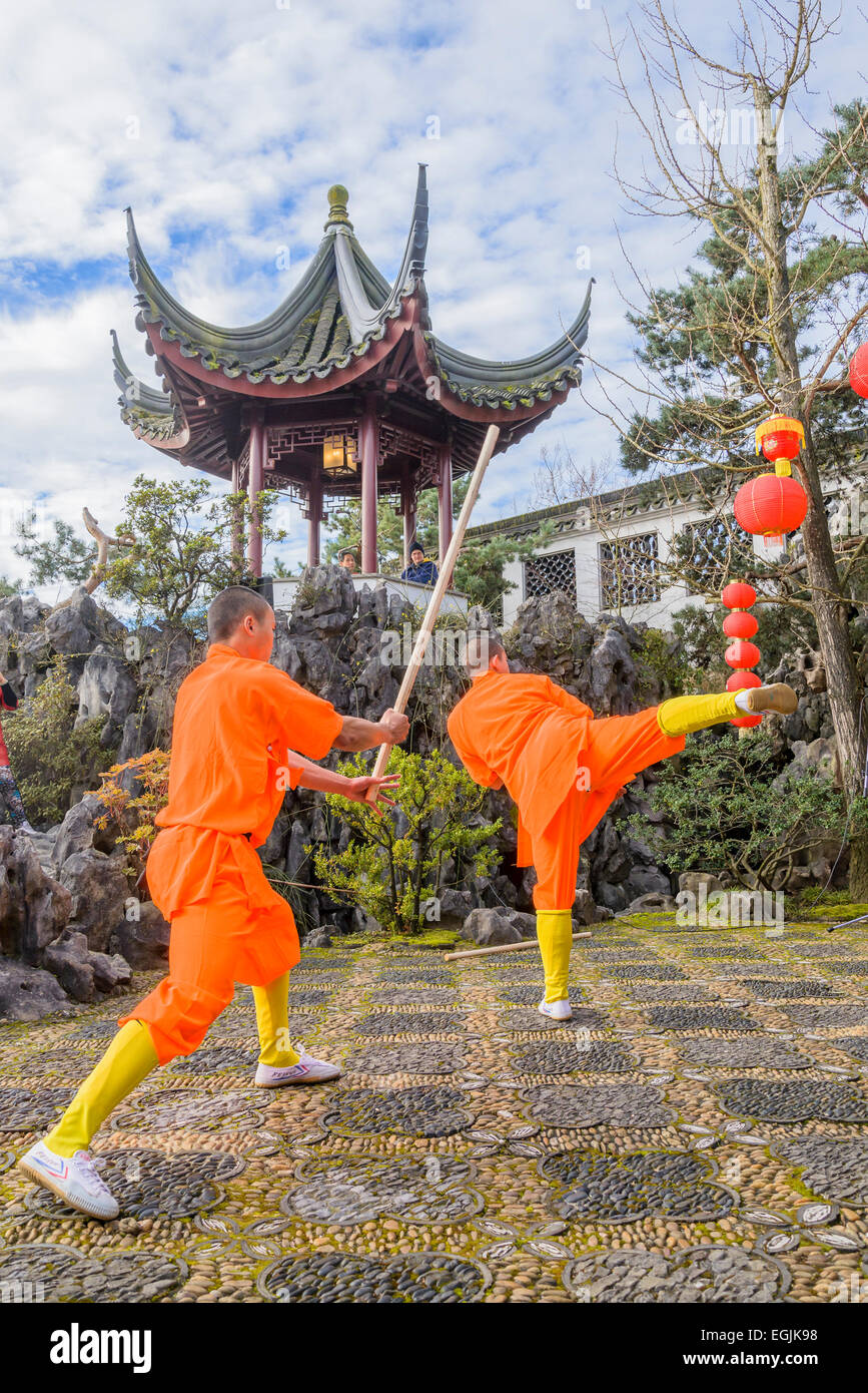 Expert Kung fu performance by Shaolin monks, Dr. Sun Yat Sen Classical ...