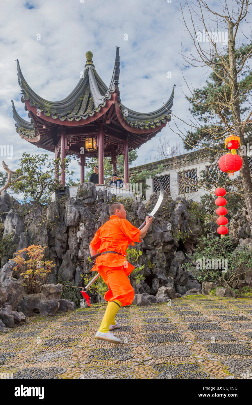 Expert Kung fu performance by Shaolin monks, Dr. Sun Yat Sen Classical ...
