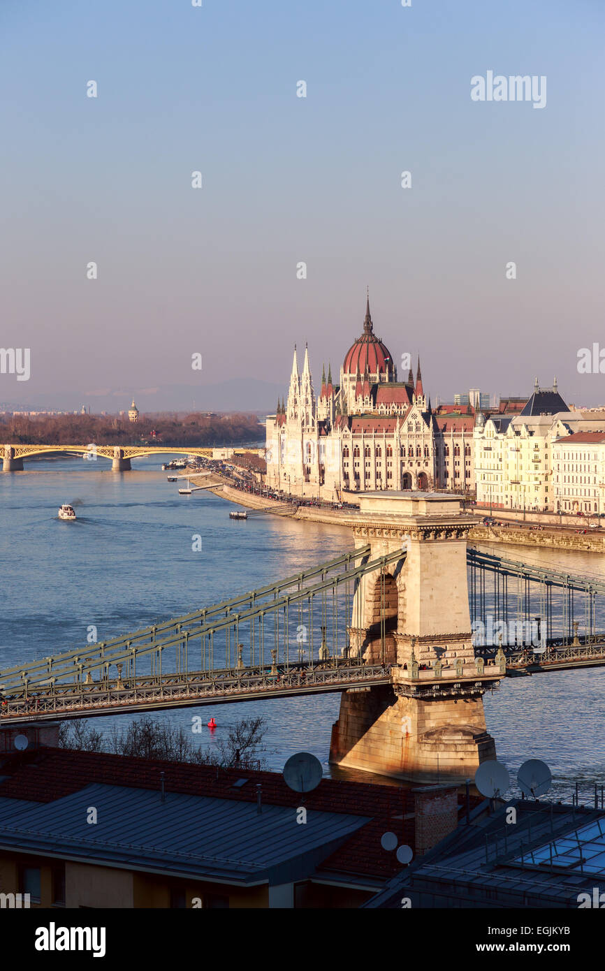 The famous chain bridge in Budapest, Hungary Stock Photo - Alamy
