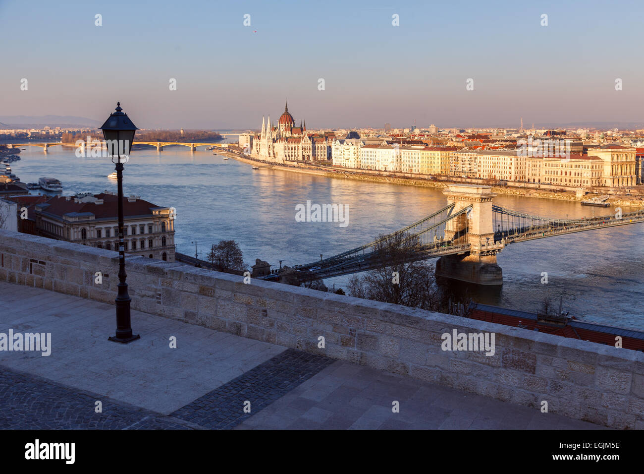 The famous chain bridge in Budapest, Hungary Stock Photo - Alamy