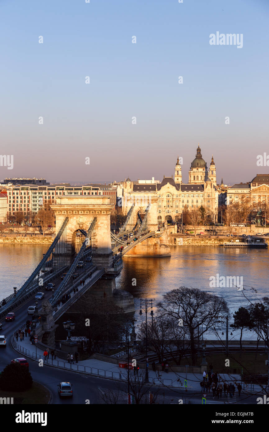 The famous chain bridge in Budapest, Hungary Stock Photo - Alamy
