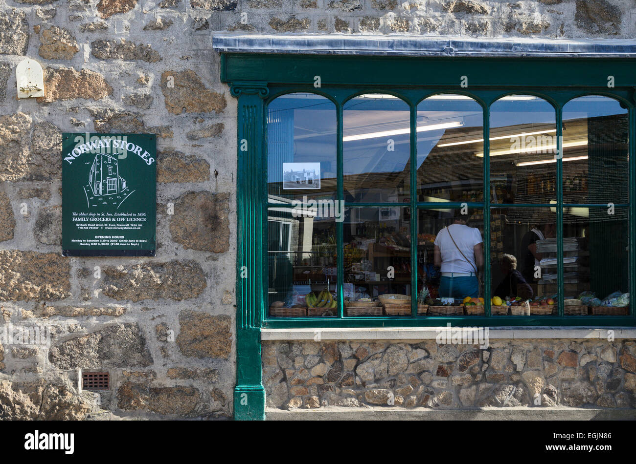 English stores hi-res stock photography and images - Alamy