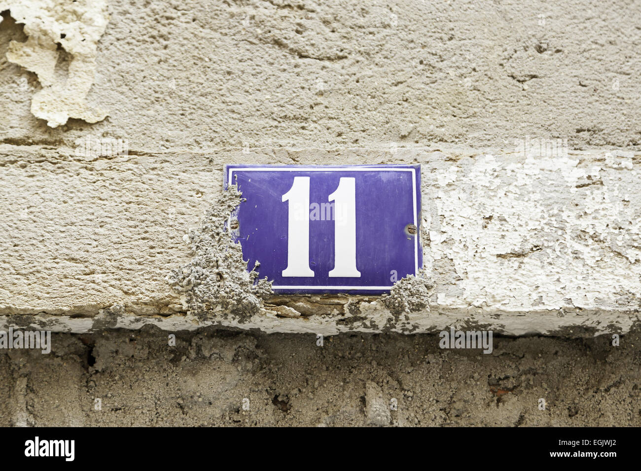 Black numbers on yellow signs hi-res stock photography and images - Alamy