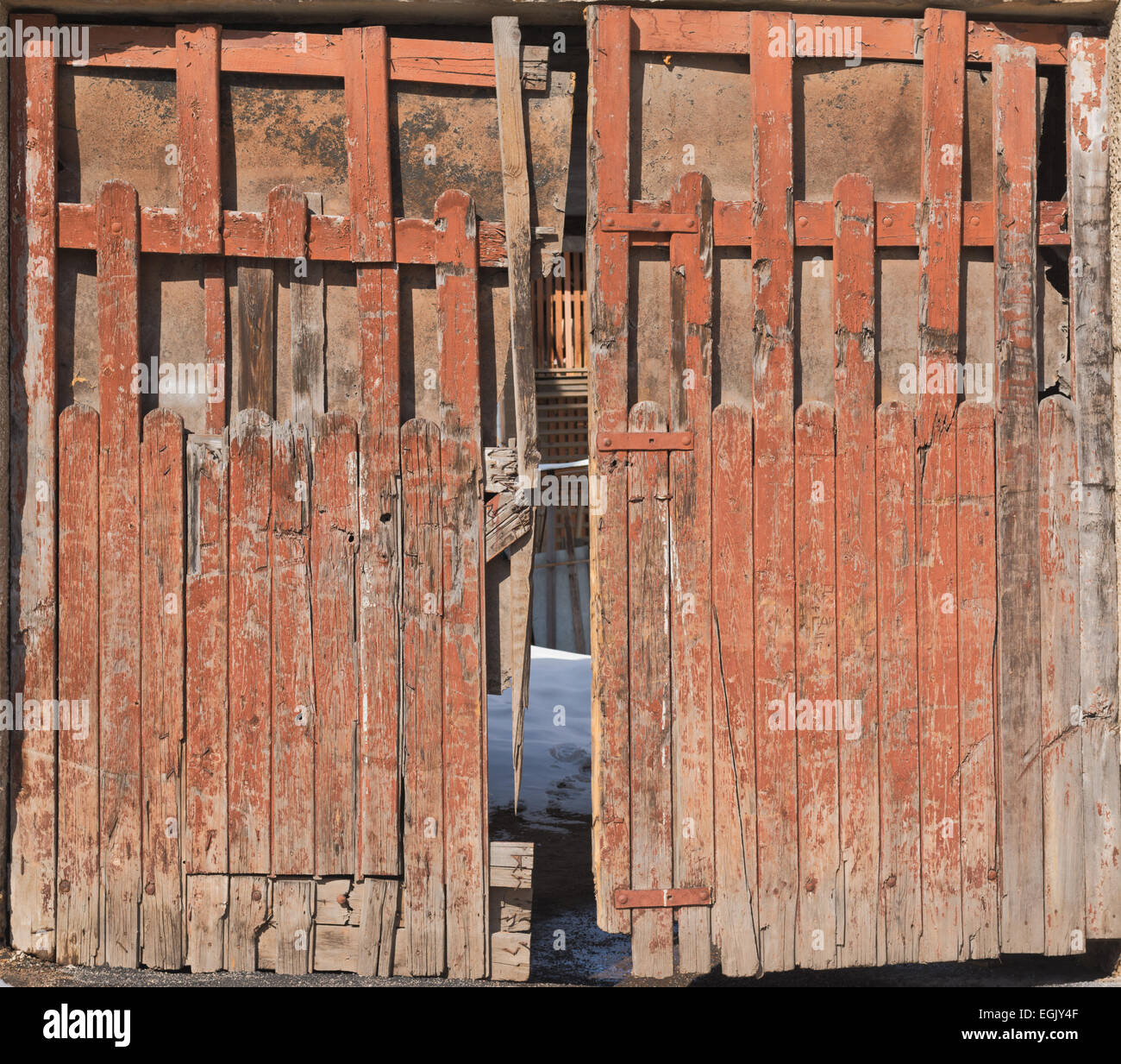 Old wooden back yard door, front view shot Stock Photo - Alamy