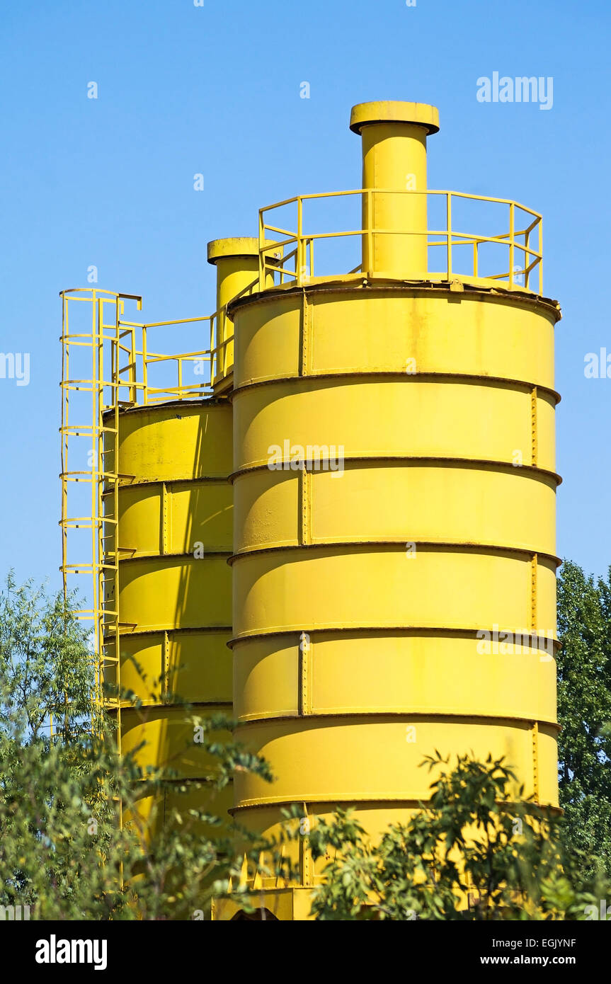 Gray silos hi-res stock photography and images - Alamy