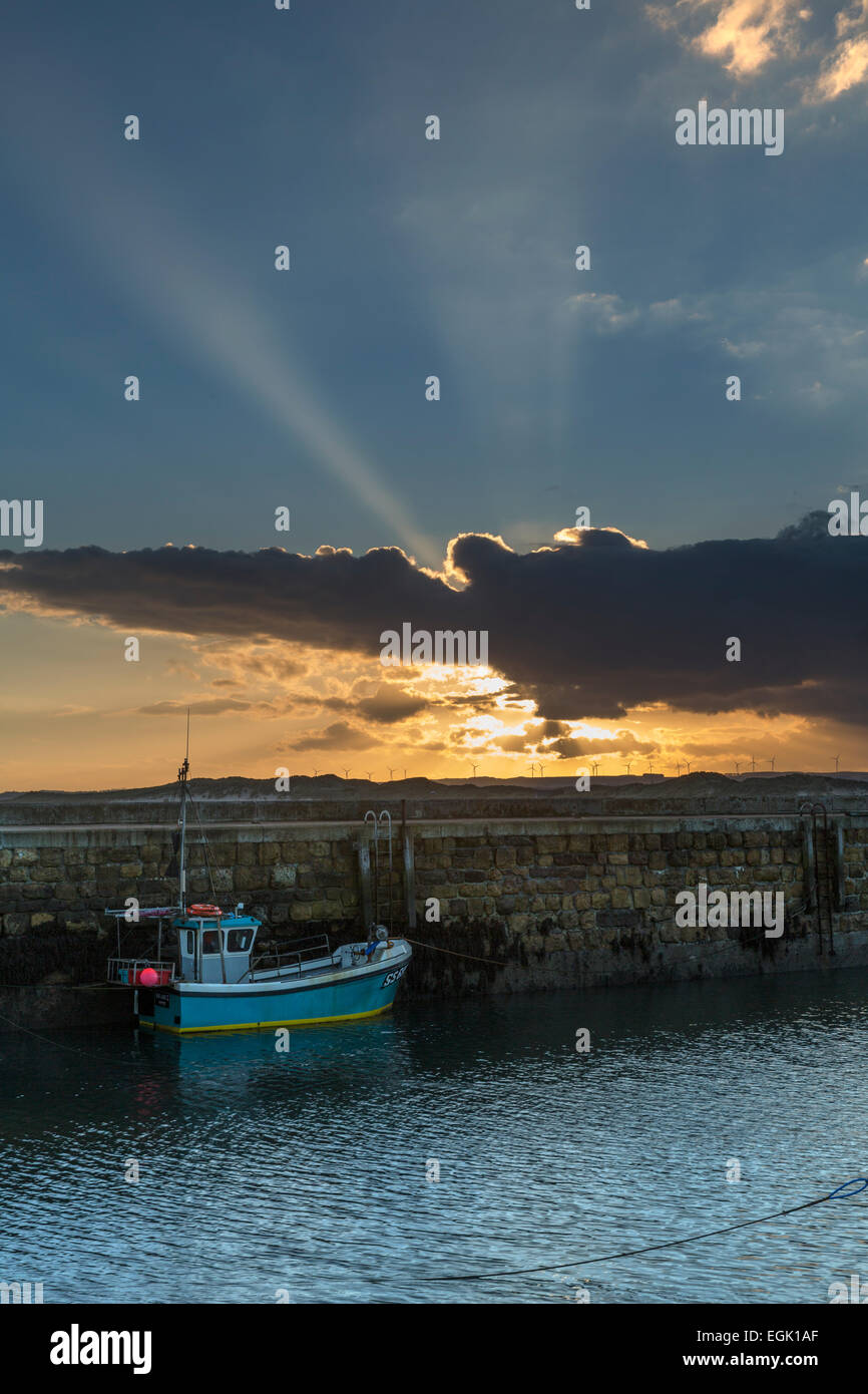 Beadnell harbour autumn sunset Stock Photo - Alamy