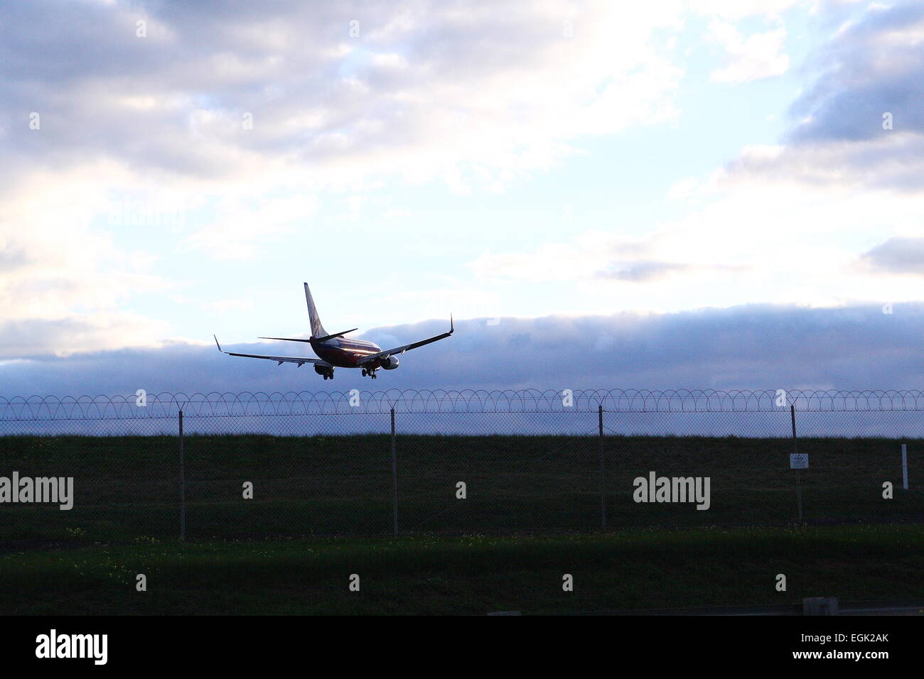 Air plane coming to land when sun is down Stock Photo - Alamy