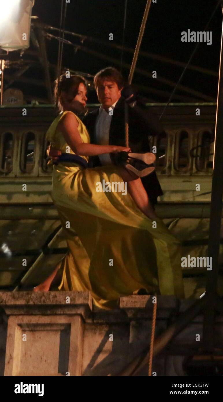 Tom Cruise filming an action scene for Mission Impossible 5 with co ...