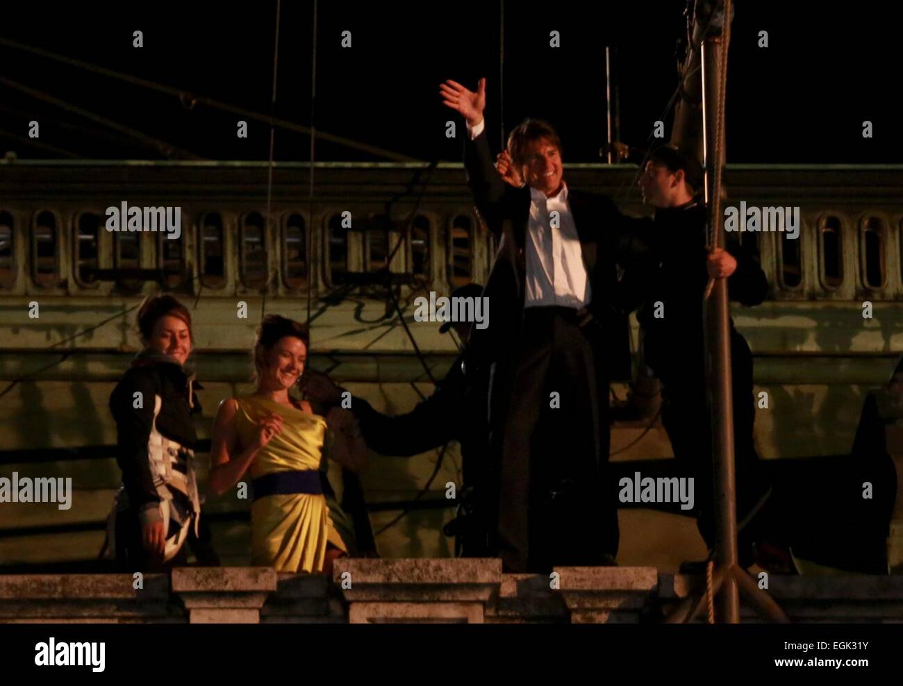 Tom Cruise filming an action scene for Mission Impossible 5 with co ...