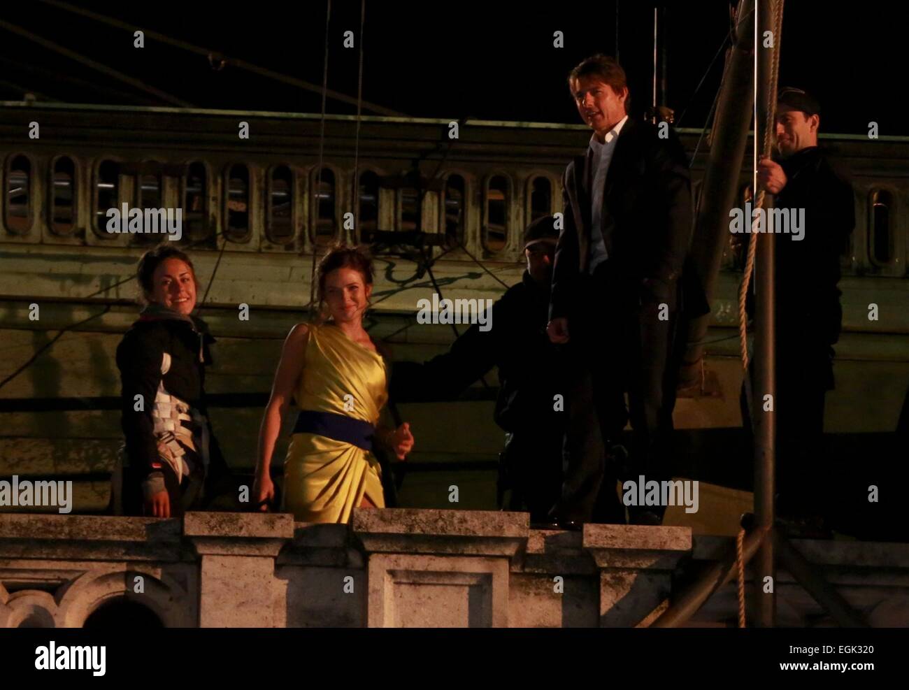 Tom Cruise filming an action scene for Mission Impossible 5 with co ...