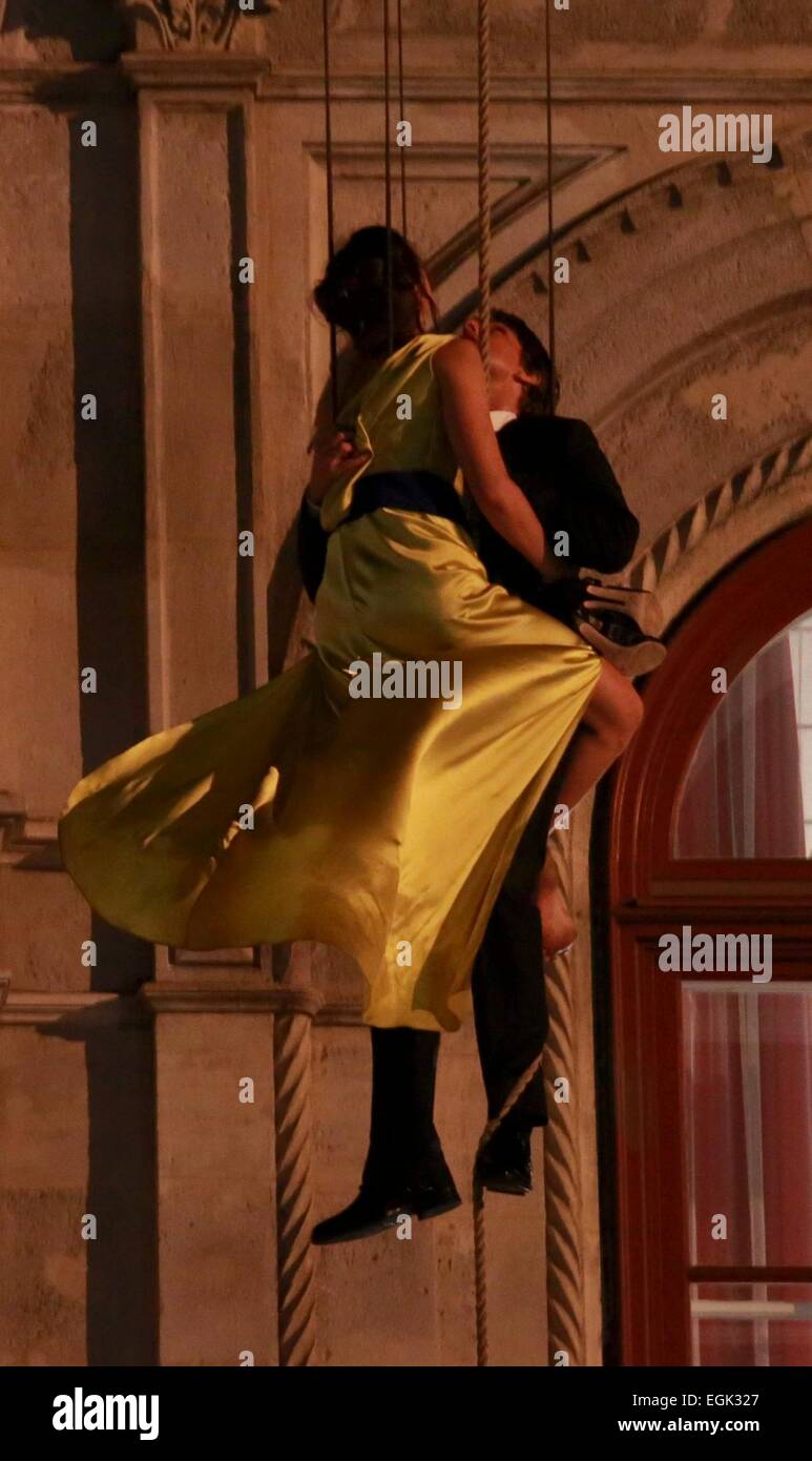 Tom Cruise filming an action scene for Mission Impossible 5 with co ...