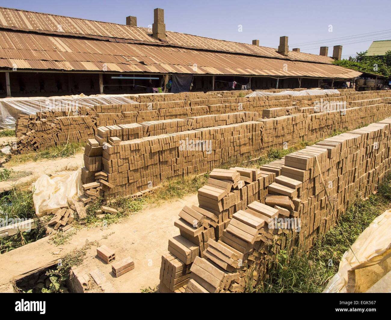 Phnom Penh, Phnom Penh, Cambodia. 26th Feb, 2015. Bricks dry in the sun ...