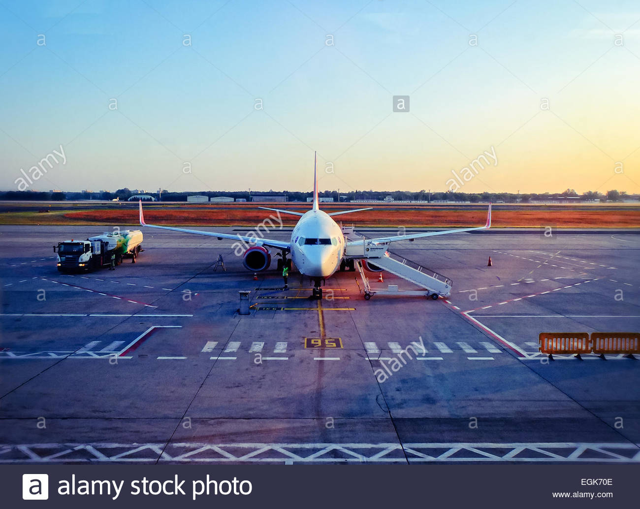 Airplane On Runway Stock Photos & Airplane On Runway Stock Images - Alamy