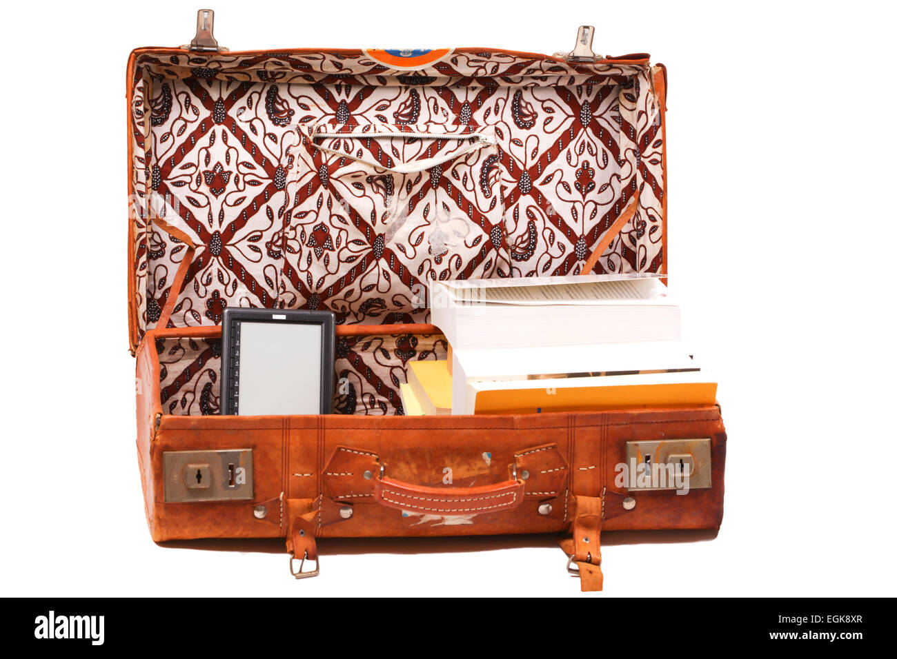 Open suitcase books hi-res stock photography and images - Alamy