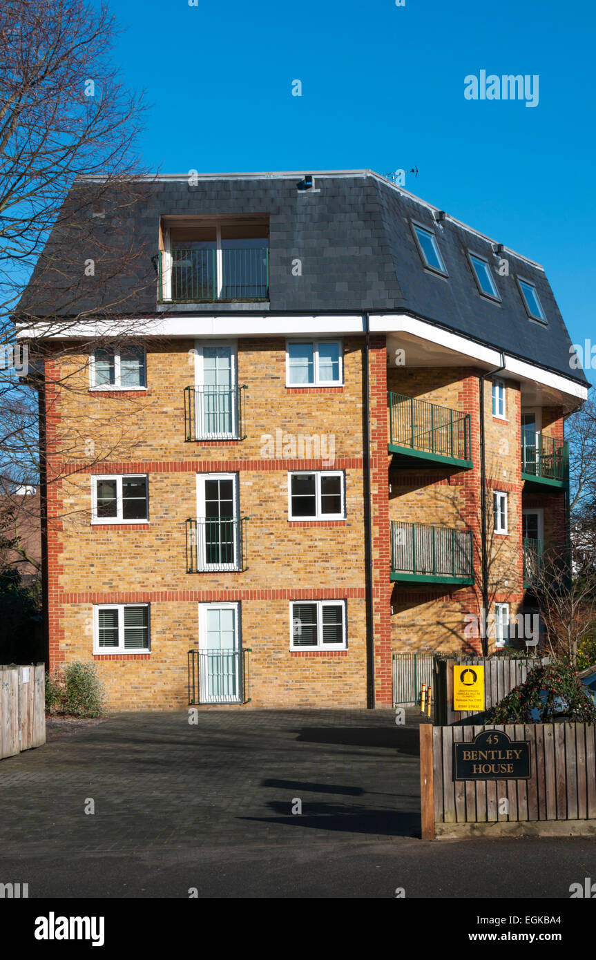 Residential block of flats hi-res stock photography and images - Alamy