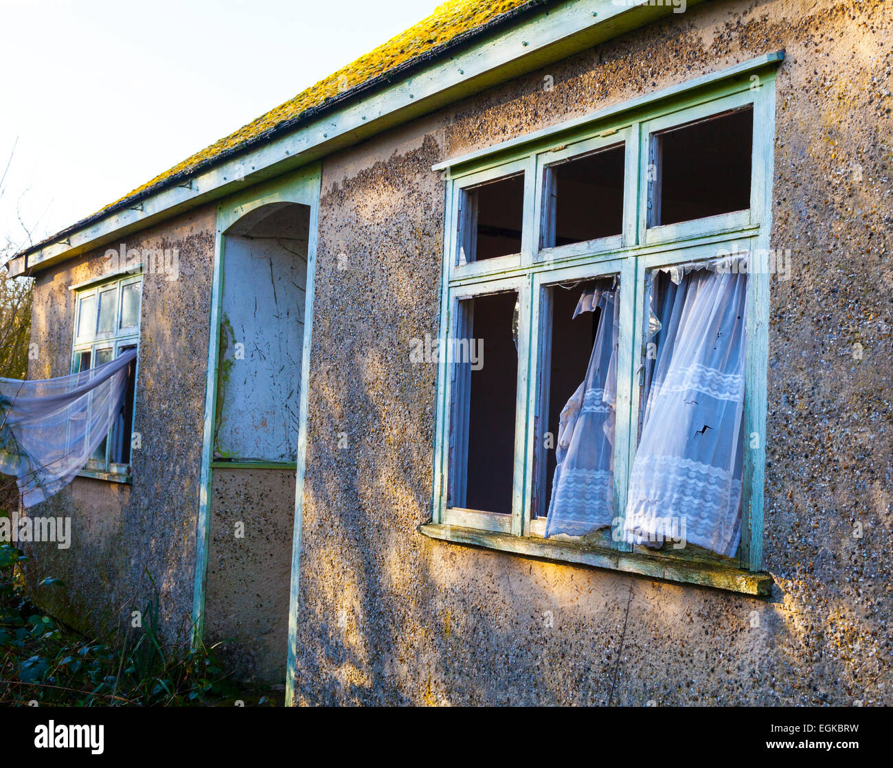 Slum windows hi-res stock photography and images - Alamy