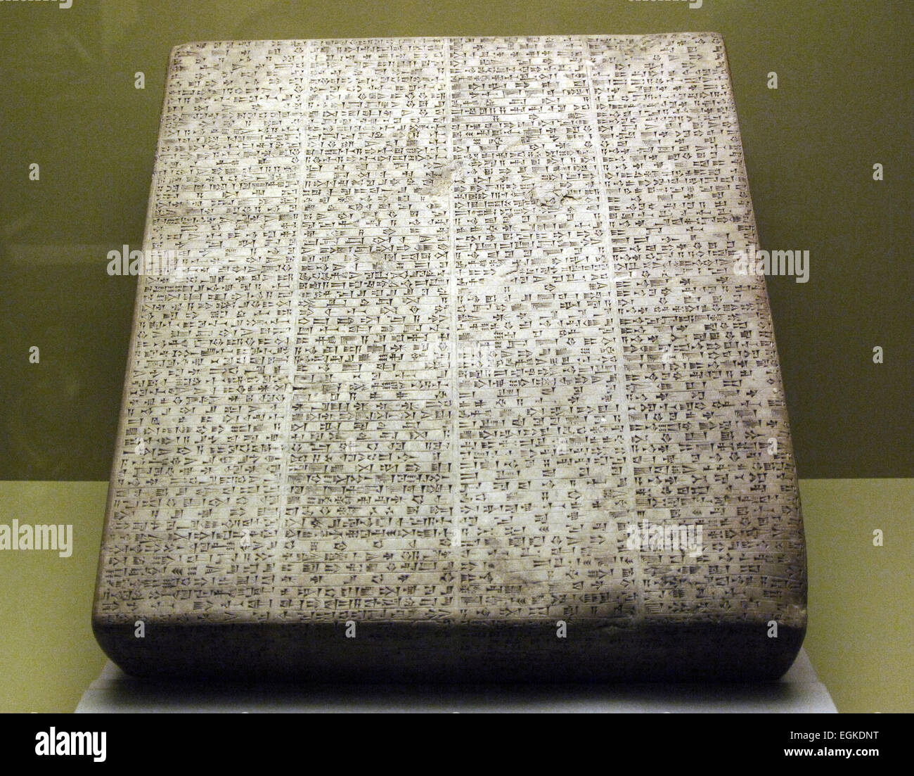 Ancient cuneiform tablet hi-res stock photography and images - Alamy