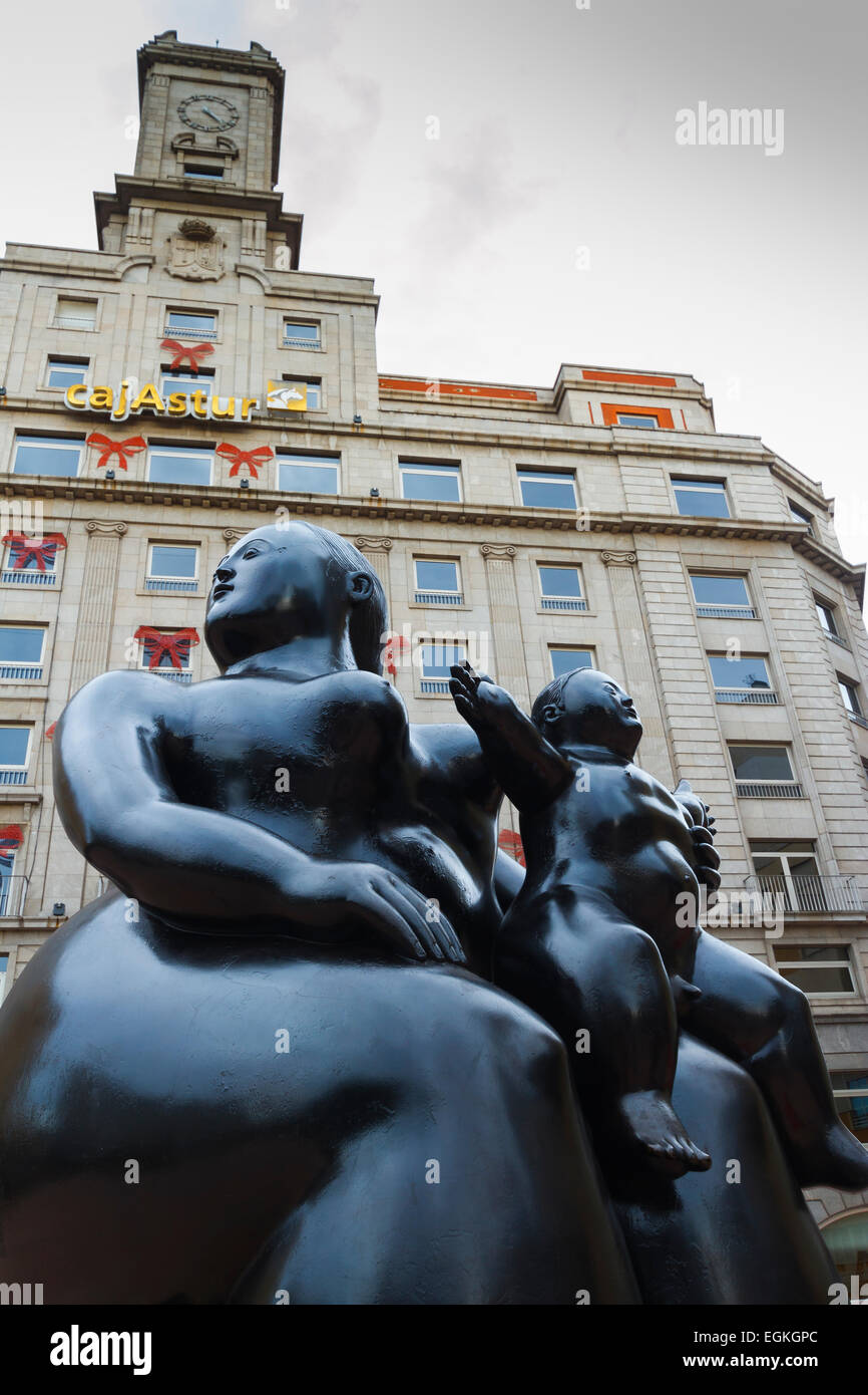 Edifice facade and sculpture Stock Photo - Alamy