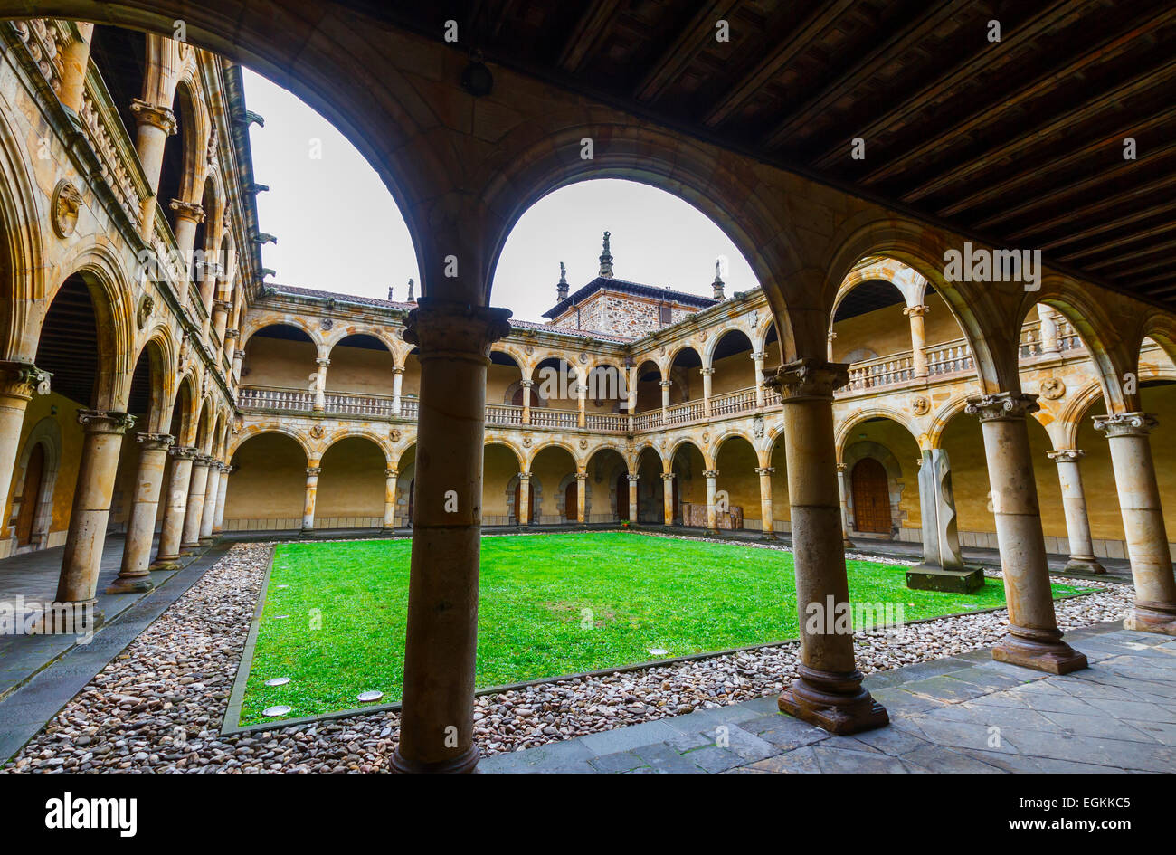 Courtyard. University of the Holy Spirit (Sancti Spiritus). Oñate ...