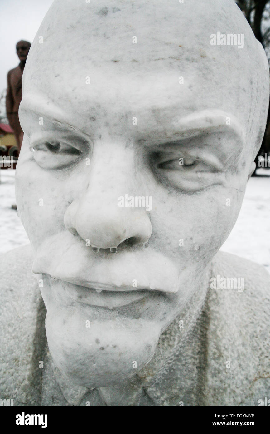 Statue vladimir lenin hi-res stock photography and images - Alamy