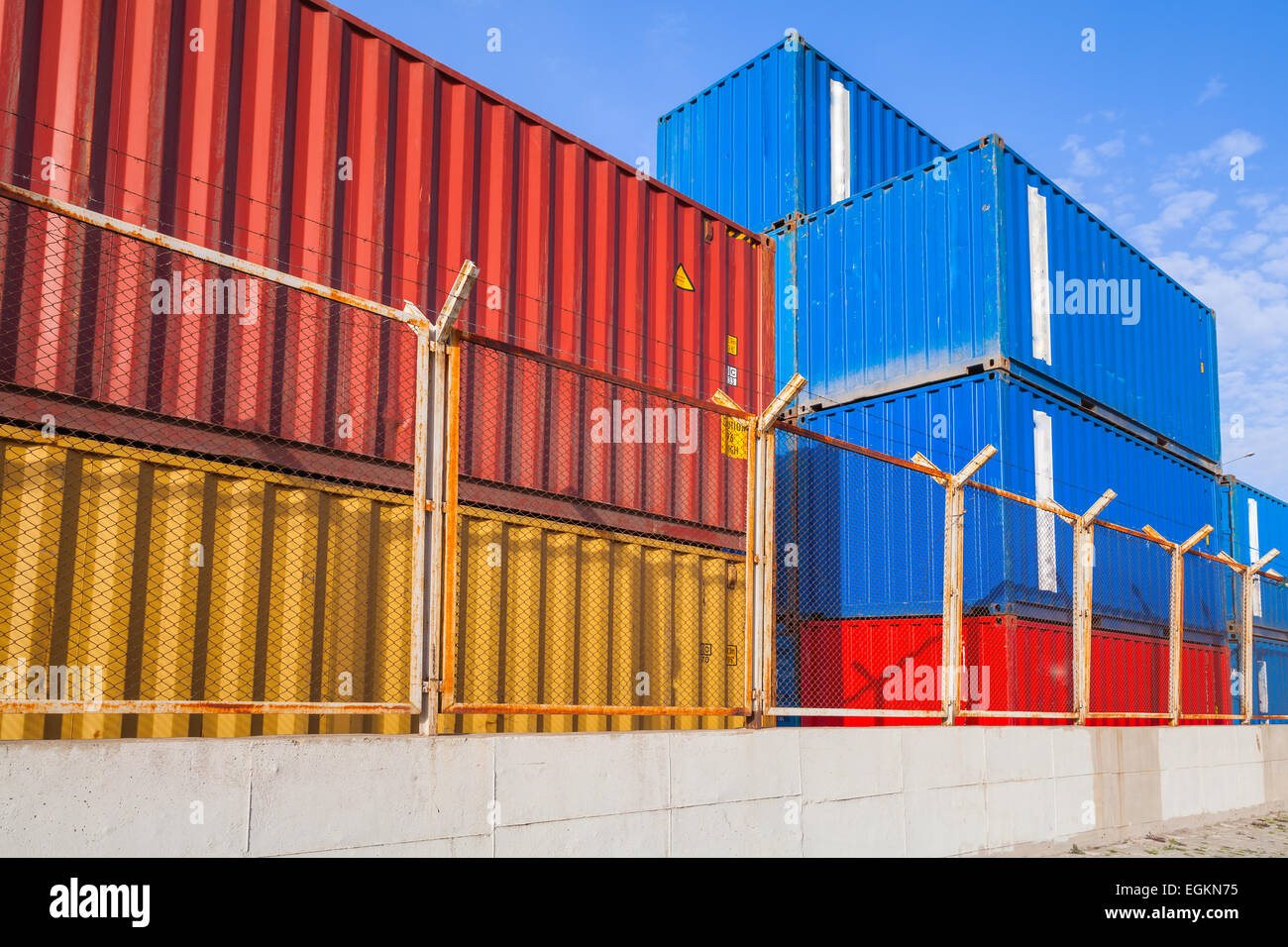 Cargo containers behind fence hi-res stock photography and images - Alamy