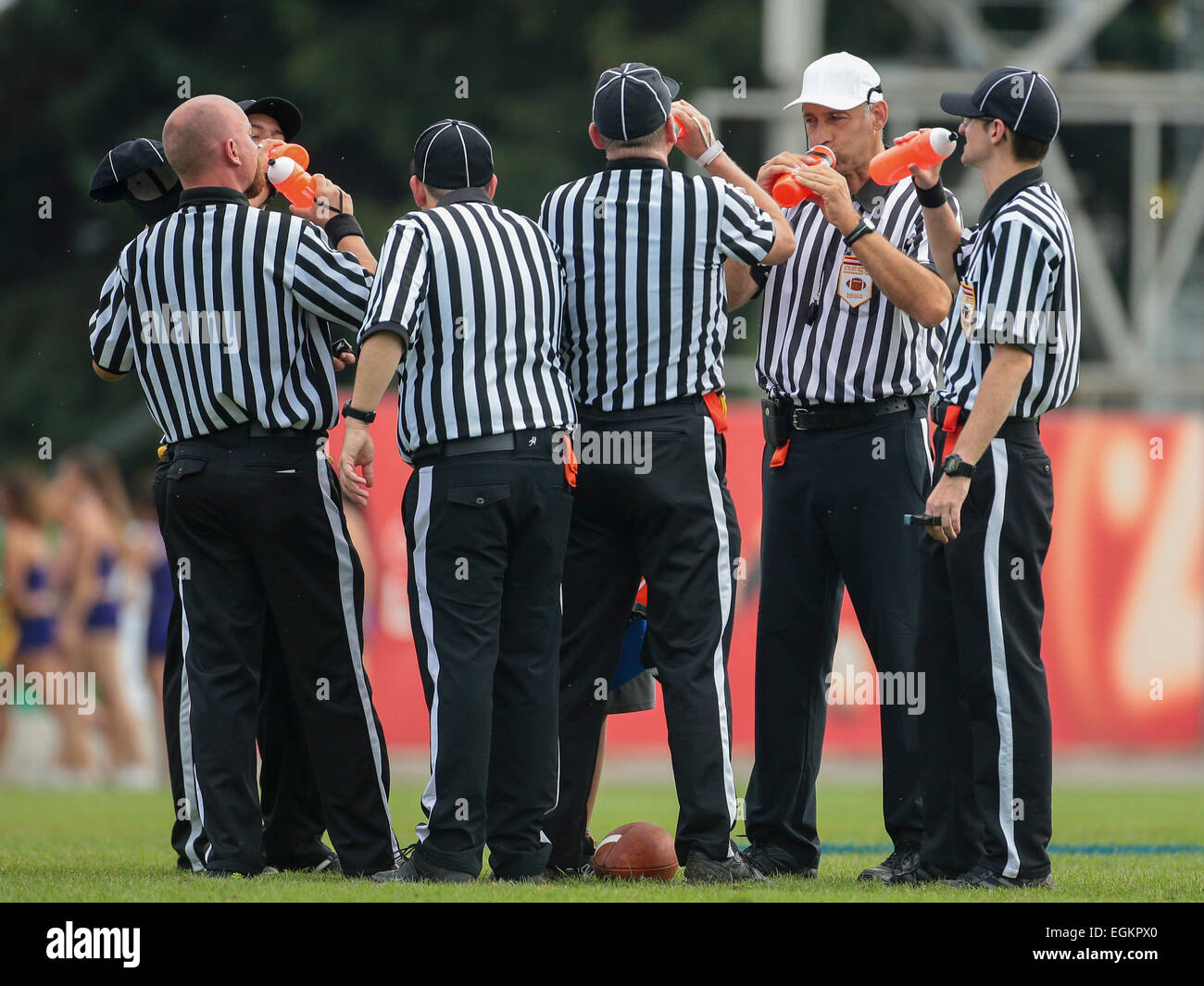 Touchdown referee hi-res stock photography and images - Alamy