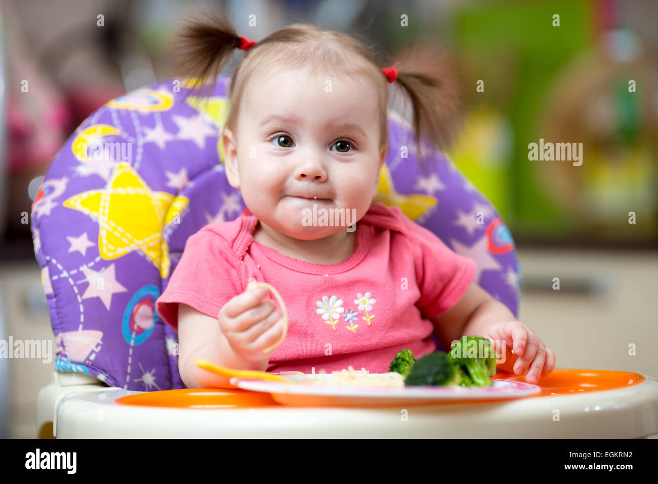 kid eating food on kitchen Stock Photo - Alamy