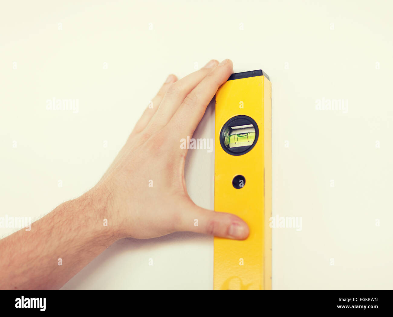 close up of male with spirit level mesuring wall Stock Photo - Alamy